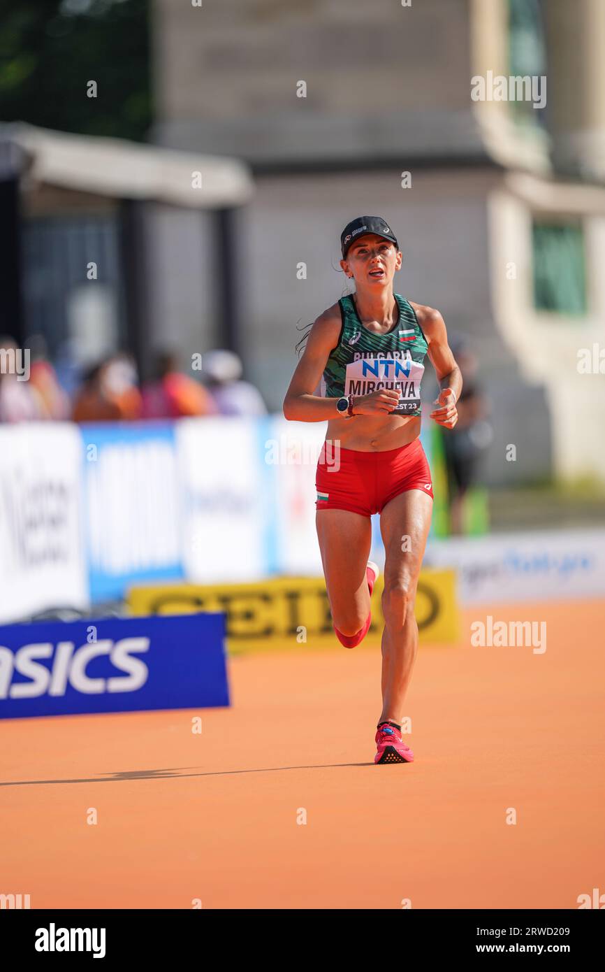Militsa Mircheva participating in the marathon at the World Athletics ...