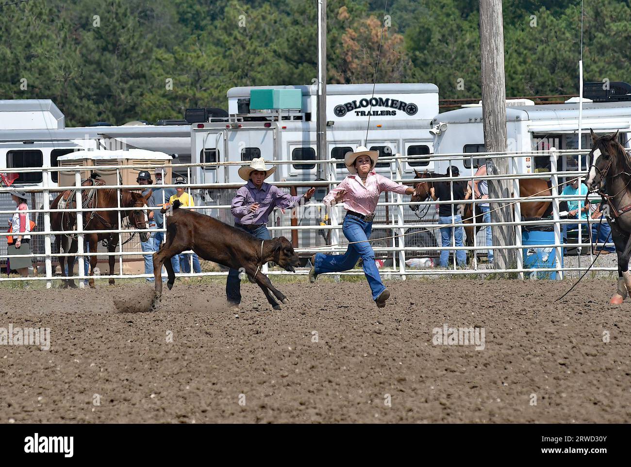 Emporia, KS, USA. 17th Sep, 2023. During the team ribbon roping event ...