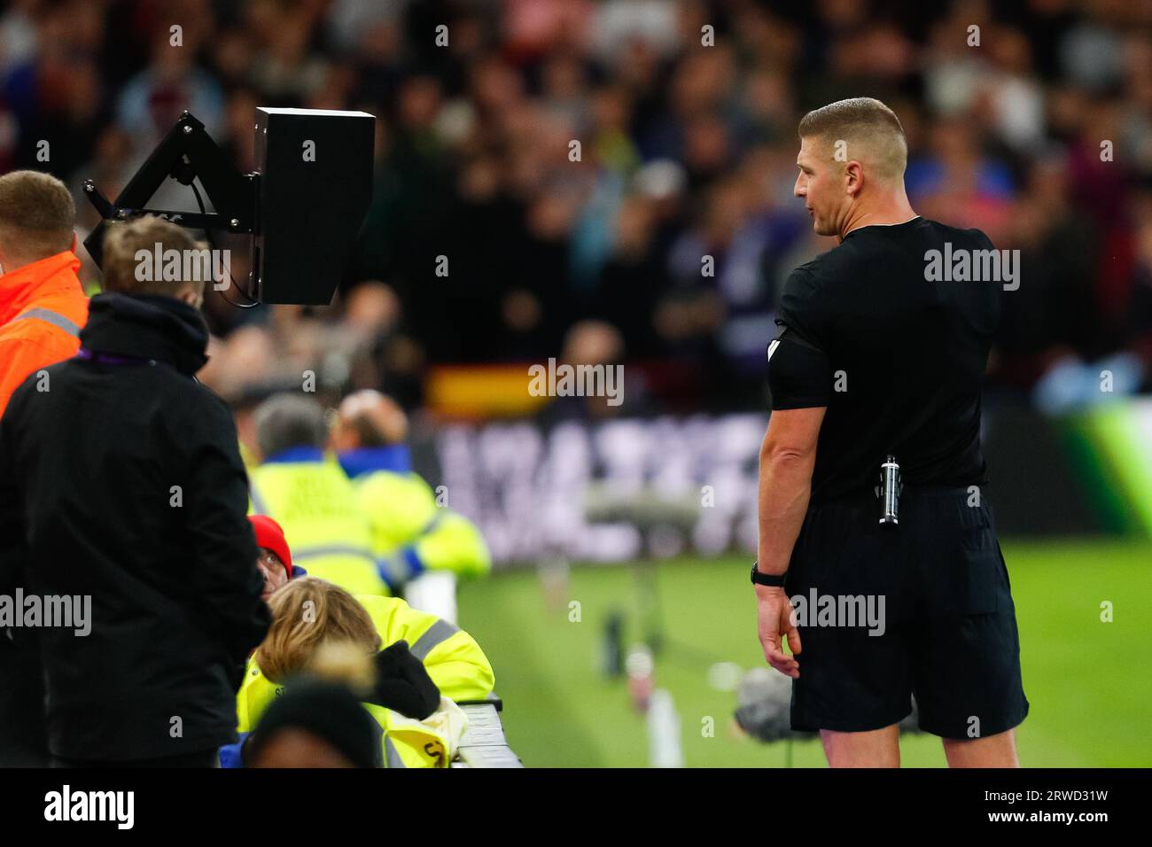 The City Ground, Nottingham, UK. 18th Sep, 2023. Premier League ...