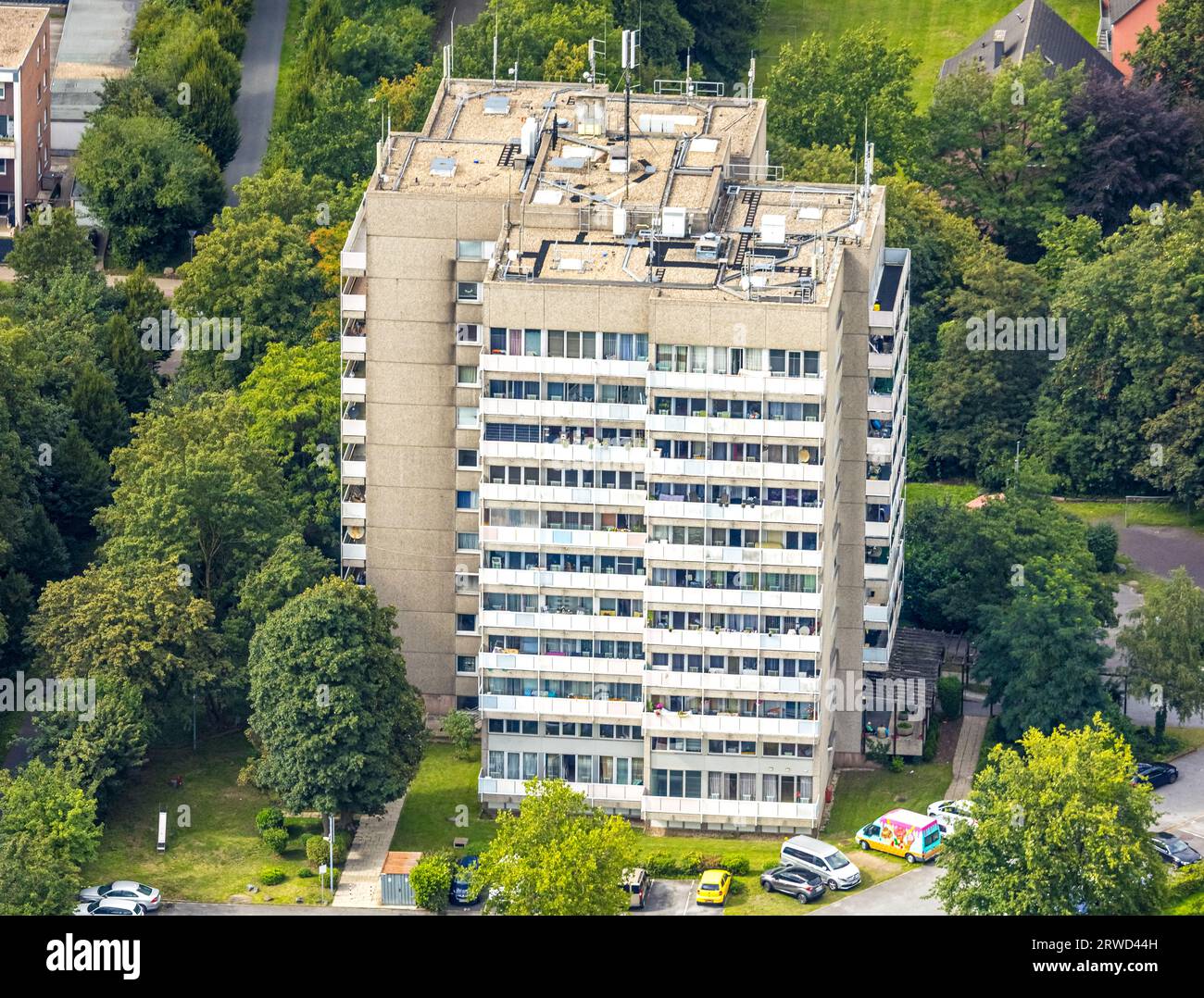 High rise building am stockpiper with transmission masts hi-res stock ...