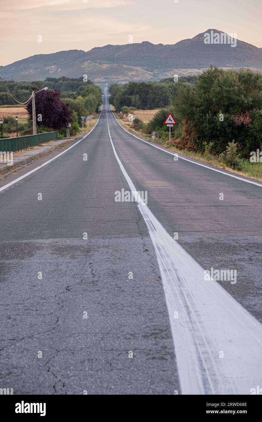 Long straight street to horizon hi-res stock photography and images - Alamy