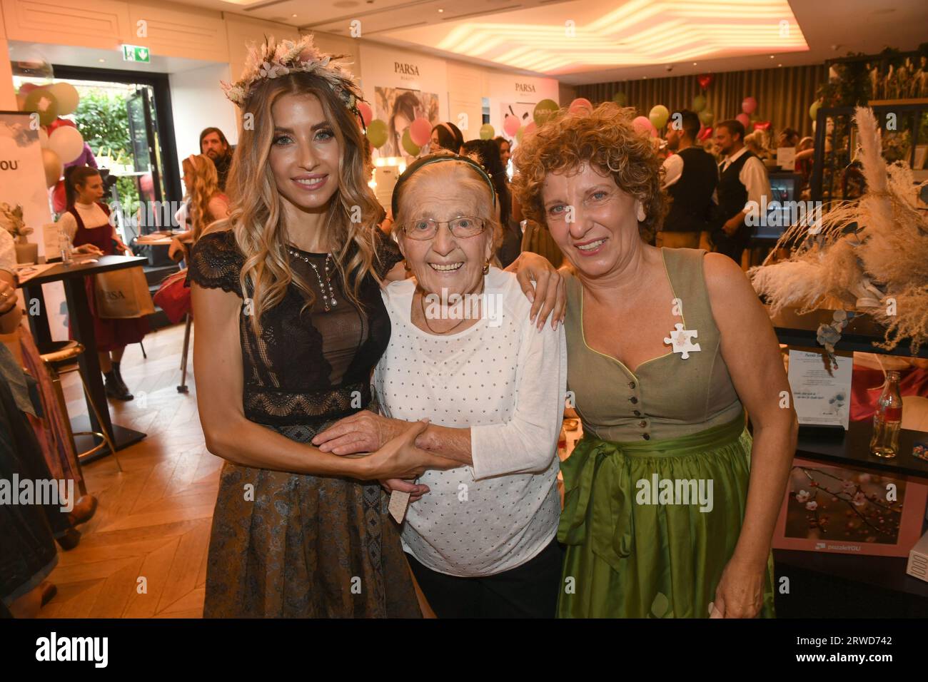 Munich, Germany. 18th Sep, 2023. Cathy Hummels, (l-r) Her grandma ...