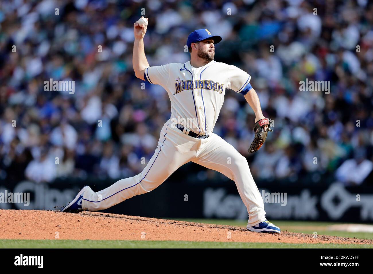 Seattle Mariners relief pitcher Dominic Leone throws to a Los Angeles ...