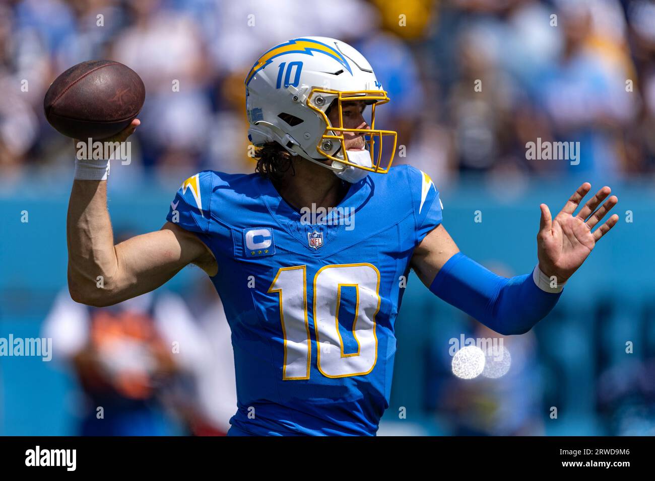 Los Angeles Chargers quarterback Justin Herbert (10) throws to a ...