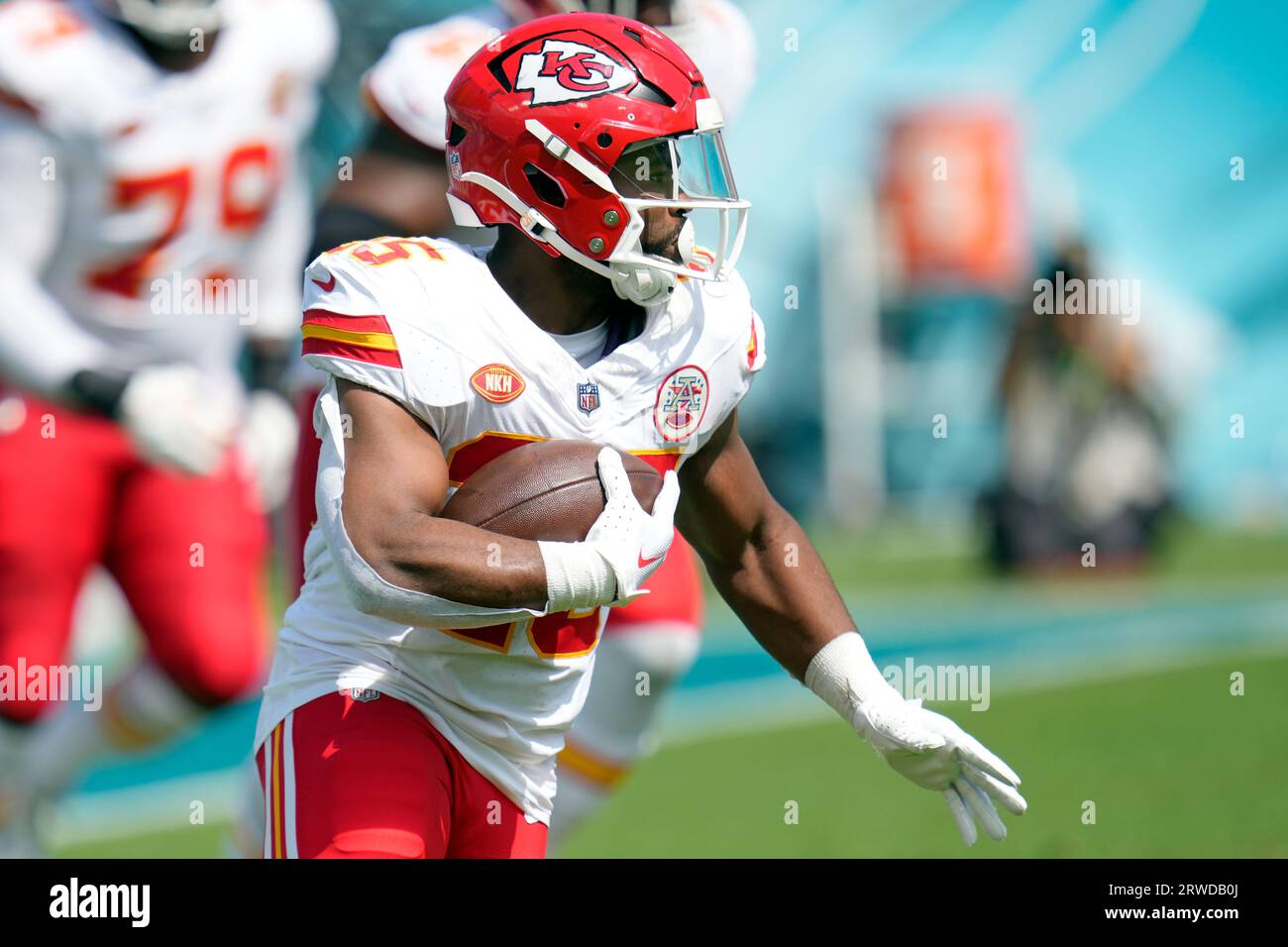 Kansas City Chiefs running back Clyde Edwards-Helaire (25) runs for ...