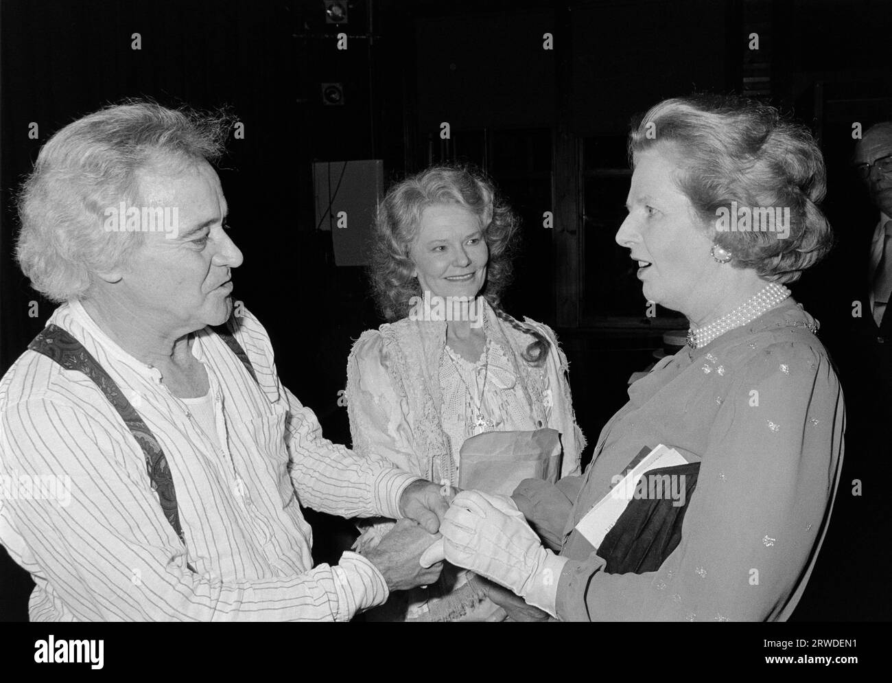 LONDON, UK. August 27, 1986: Actors Jack Lemmon & Bethel Leslie meet ...