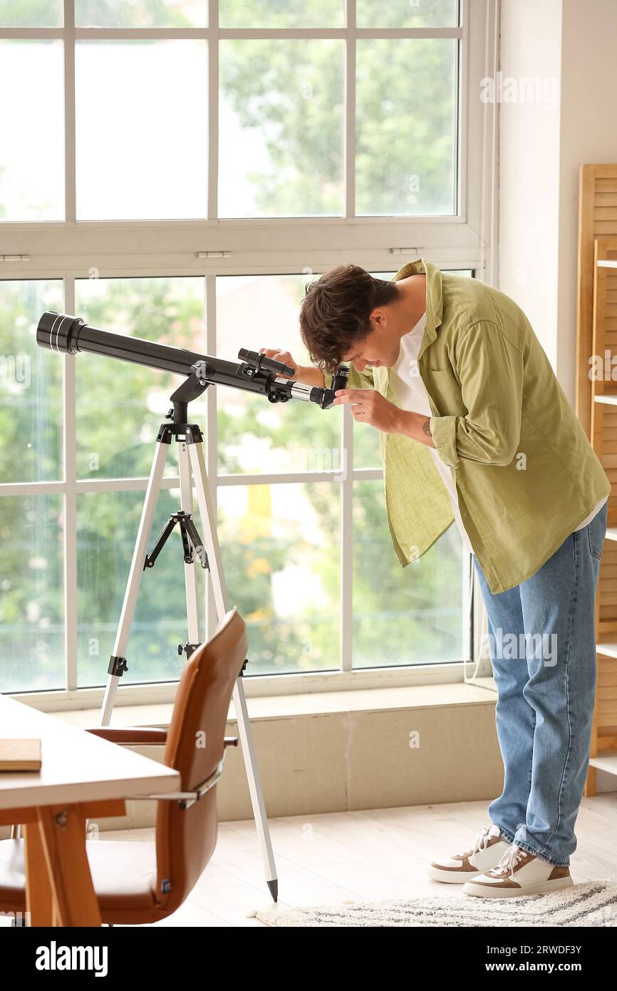 Astronomer using hi-res stock photography and images - Alamy