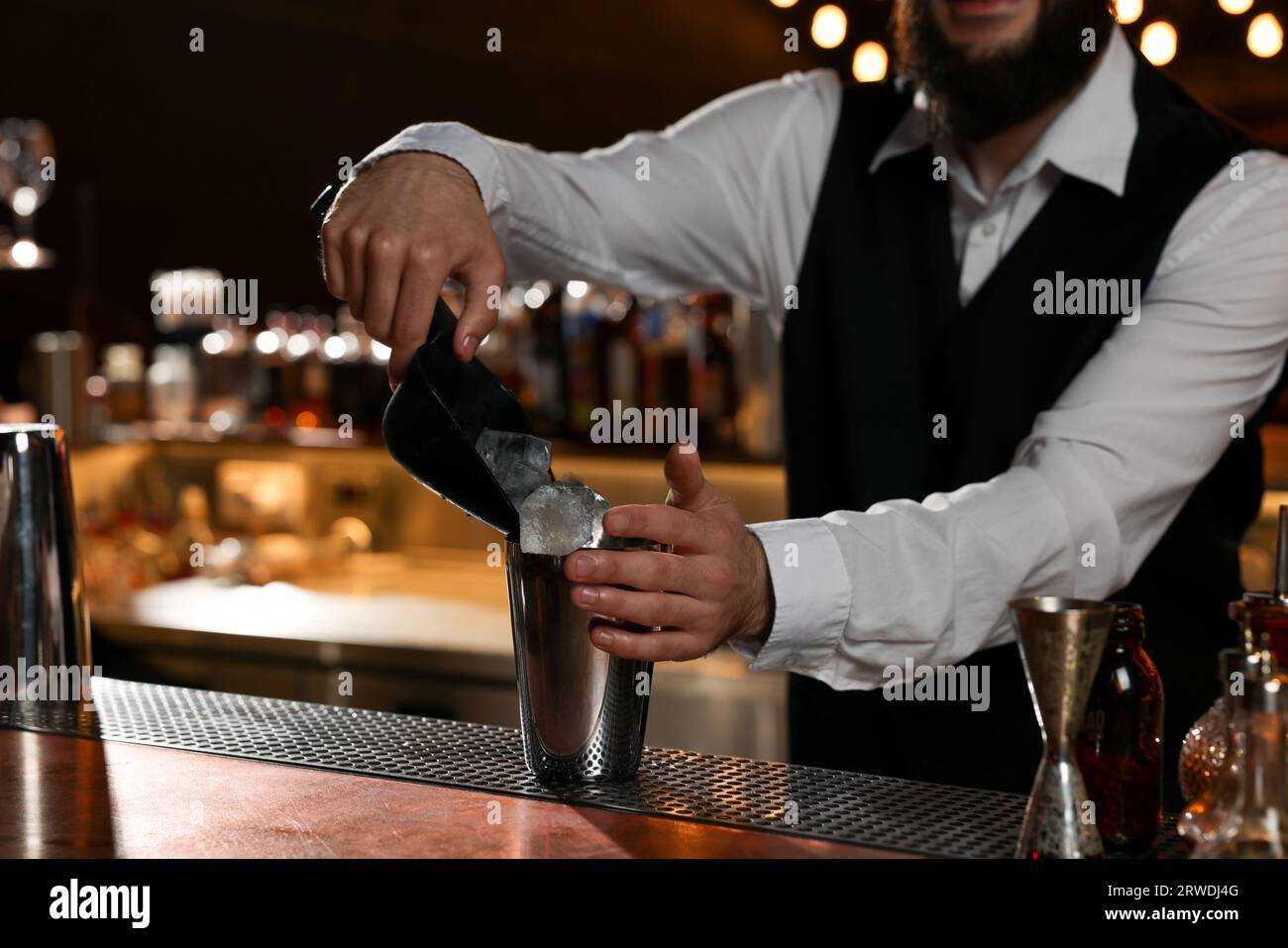 Male bartender putting ice hi-res stock photography and images - Alamy