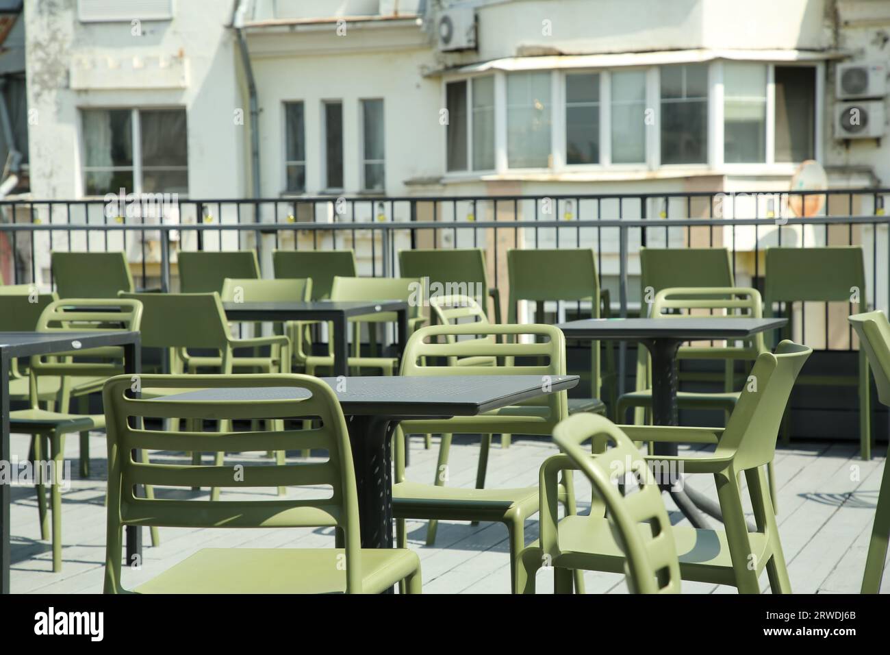 Rooftop terrace empty tables chairs hi-res stock photography and images ...