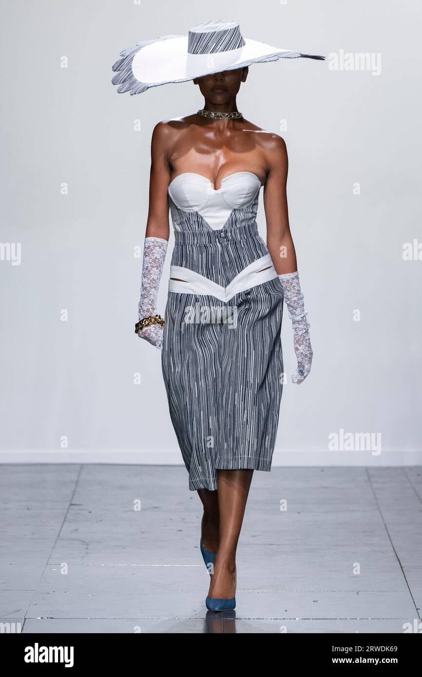 London, UK. 18th Sep, 2023. A model walks on the runway at the Tolu ...