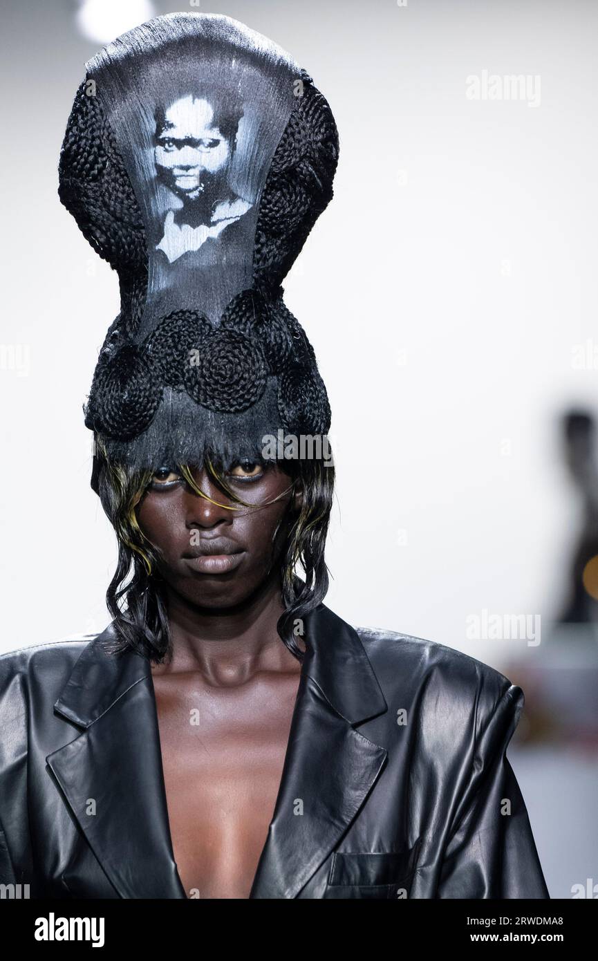 London, UK. 18th Sep, 2023. A model walks on the runway at the Tolu ...