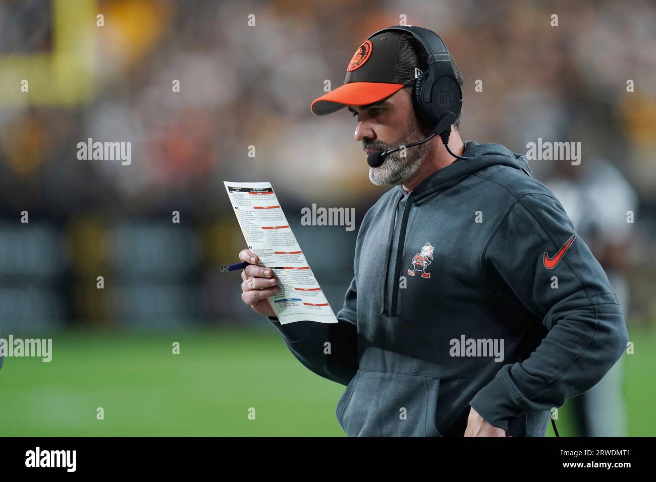 Cleveland Browns head coach Kevin Stefanski looks at his playbook on ...