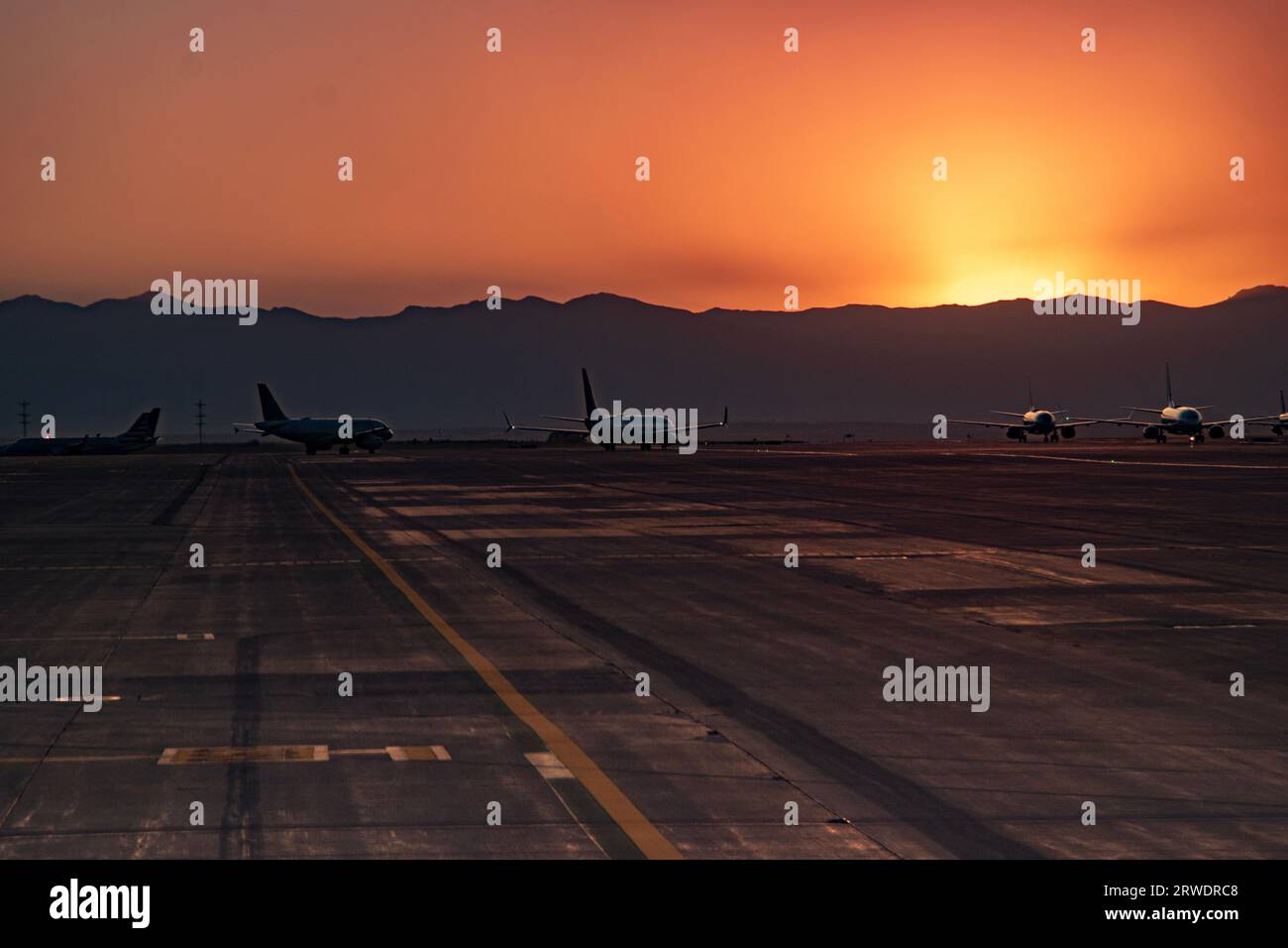 Denver international airport airplane hi-res stock photography and ...