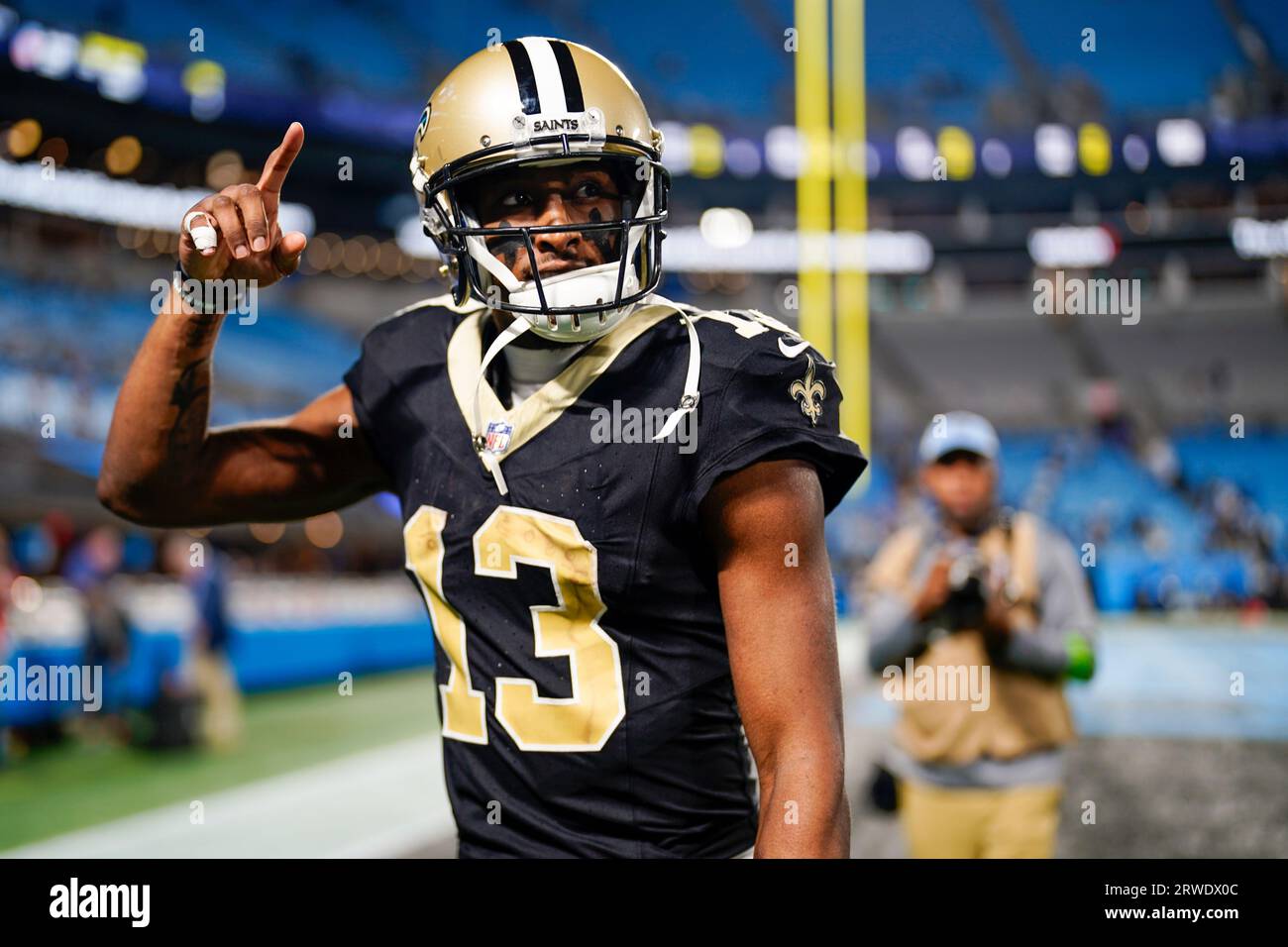 New Orleans Saints wide receiver Michael Thomas leaves the field after ...