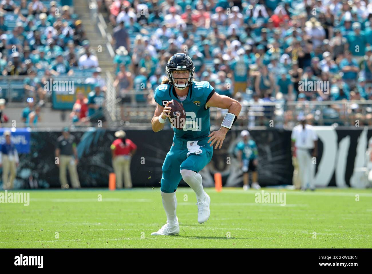 Jacksonville Jaguars quarterback Trevor Lawrence (16) scrambles for ...