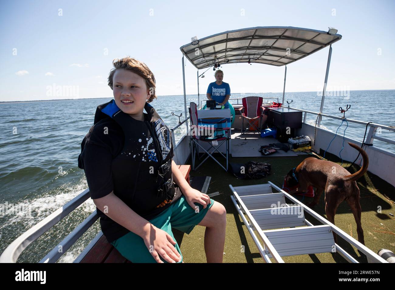 James Lawrence, left, and Carla Fisk scope Lake Moultrie to look for a ...