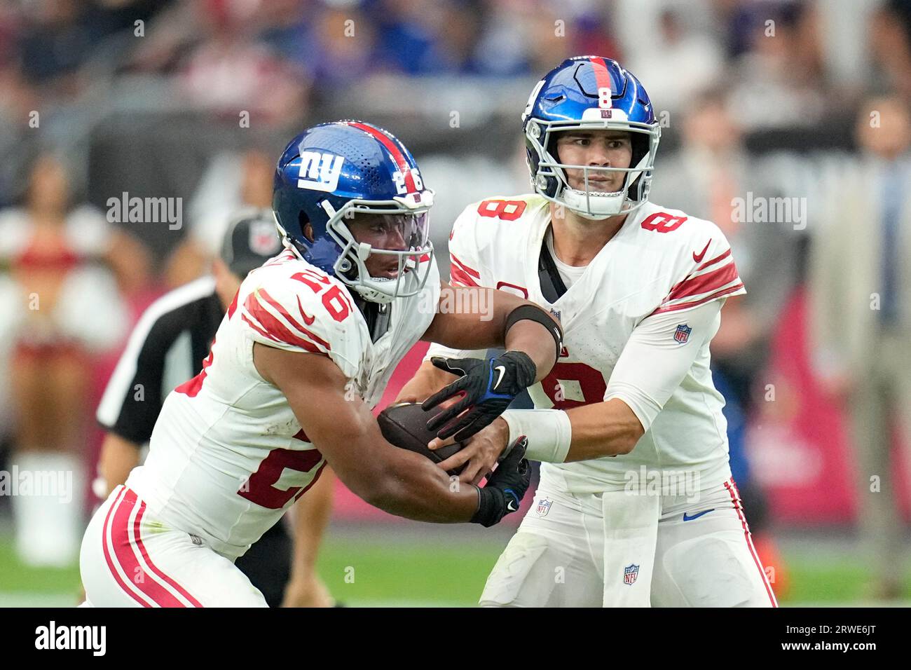 New York Giants quarterback Daniel Jones (8) hands the ball off to ...