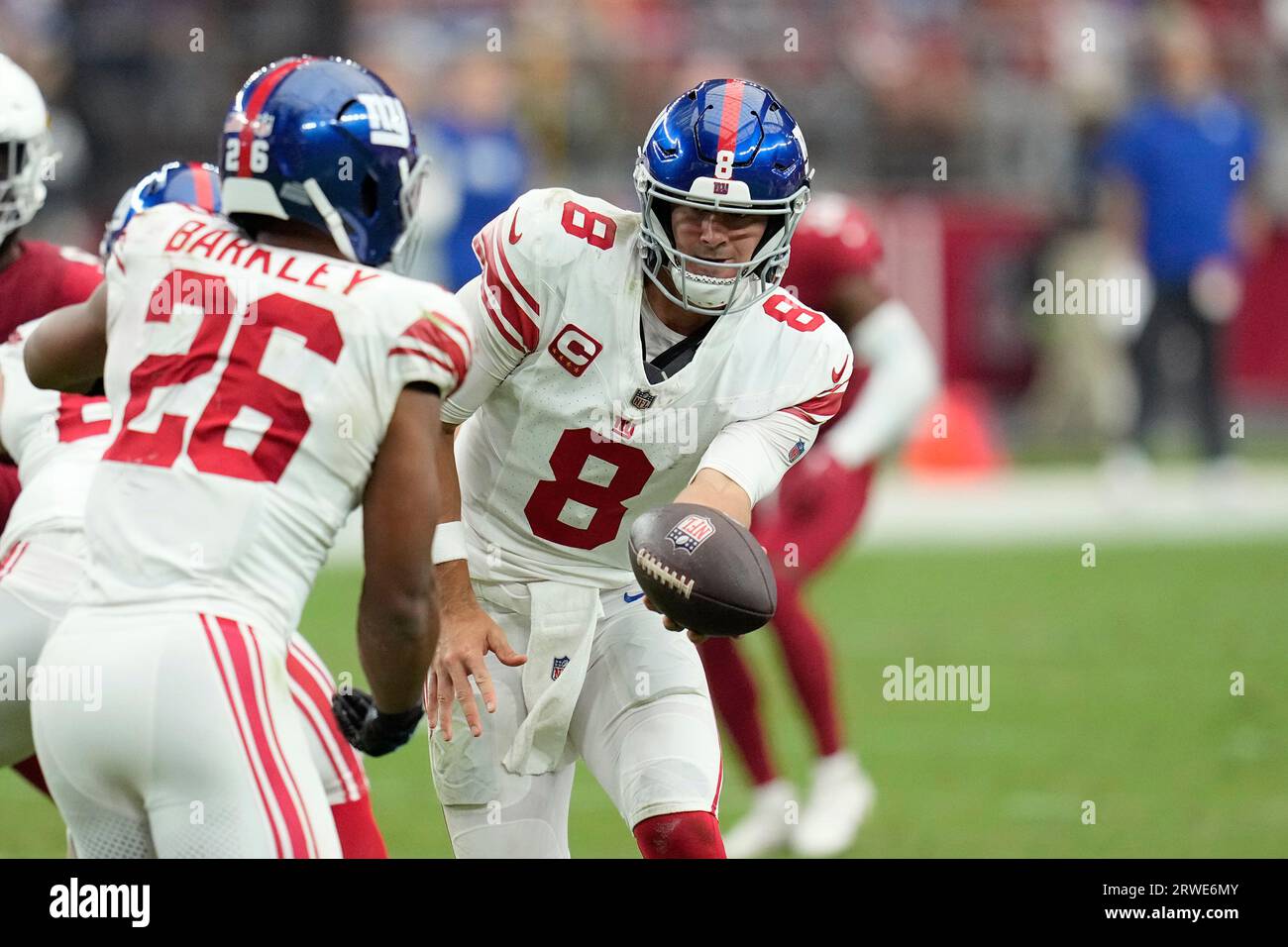 New York Giants quarterback Daniel Jones (8) hands the ball off to ...