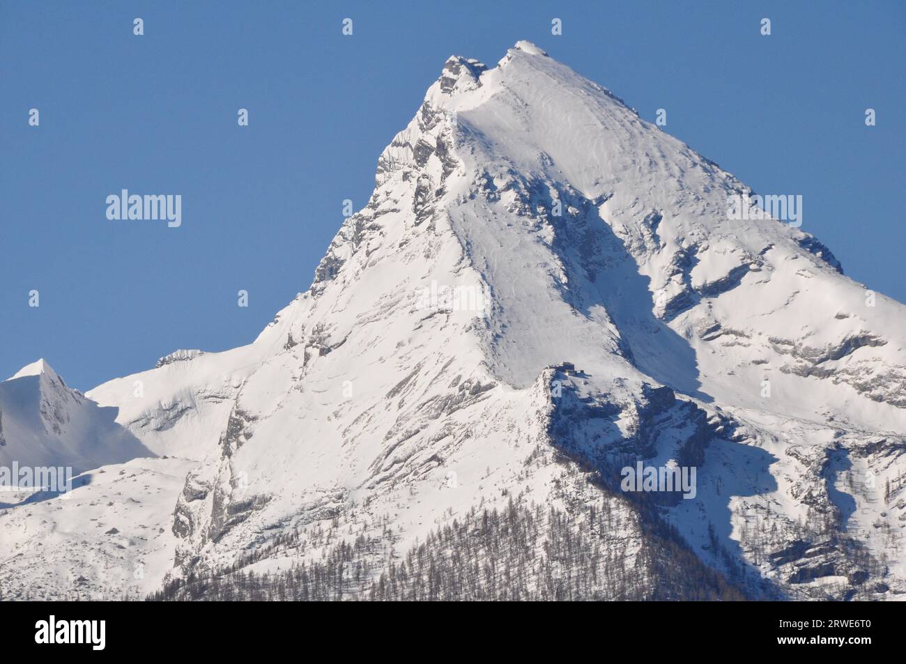 The summit of the Watzmann in high winter, on the left the Watzmannkar ...