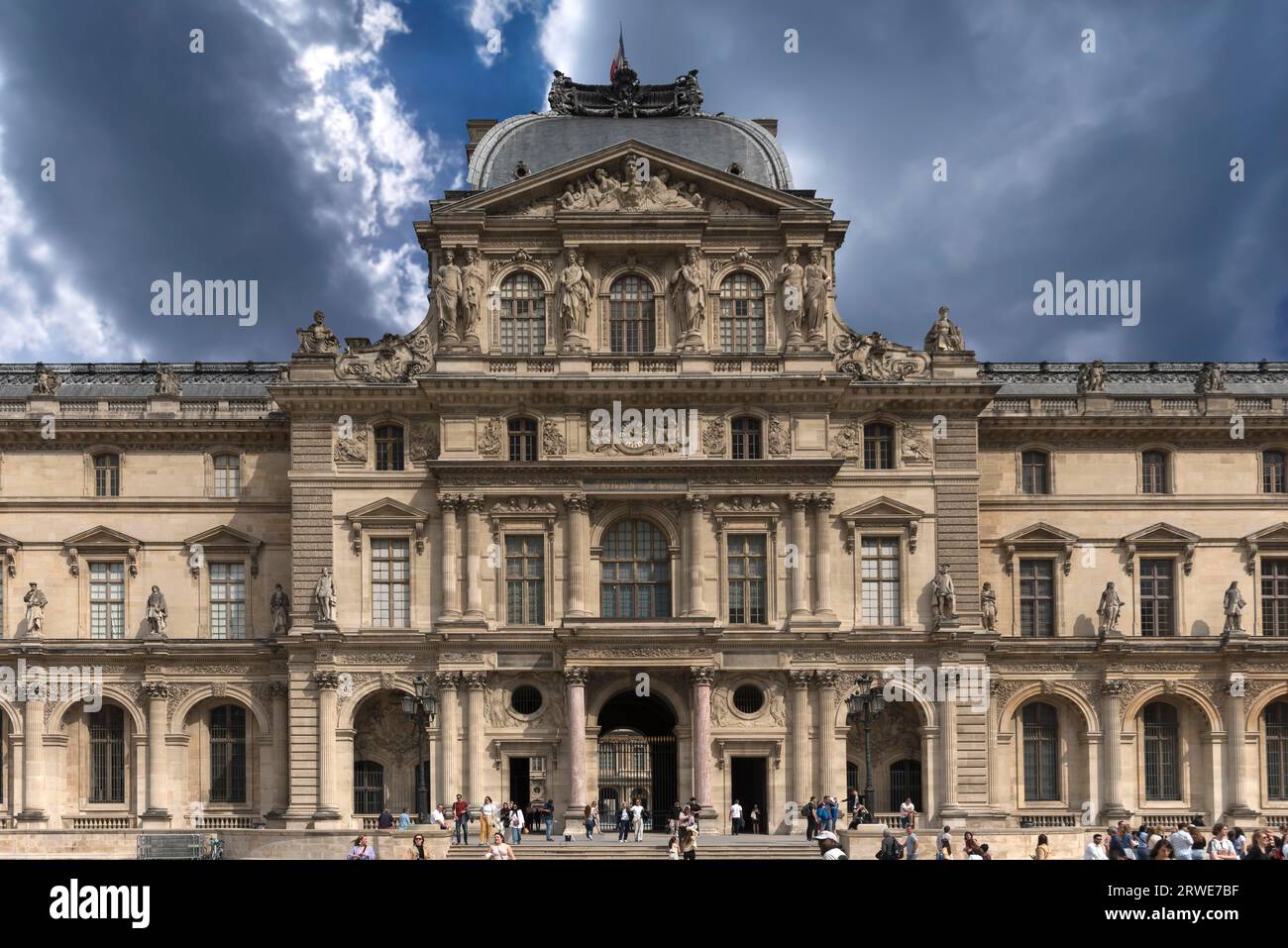 Louvre museum building hi-res stock photography and images - Alamy