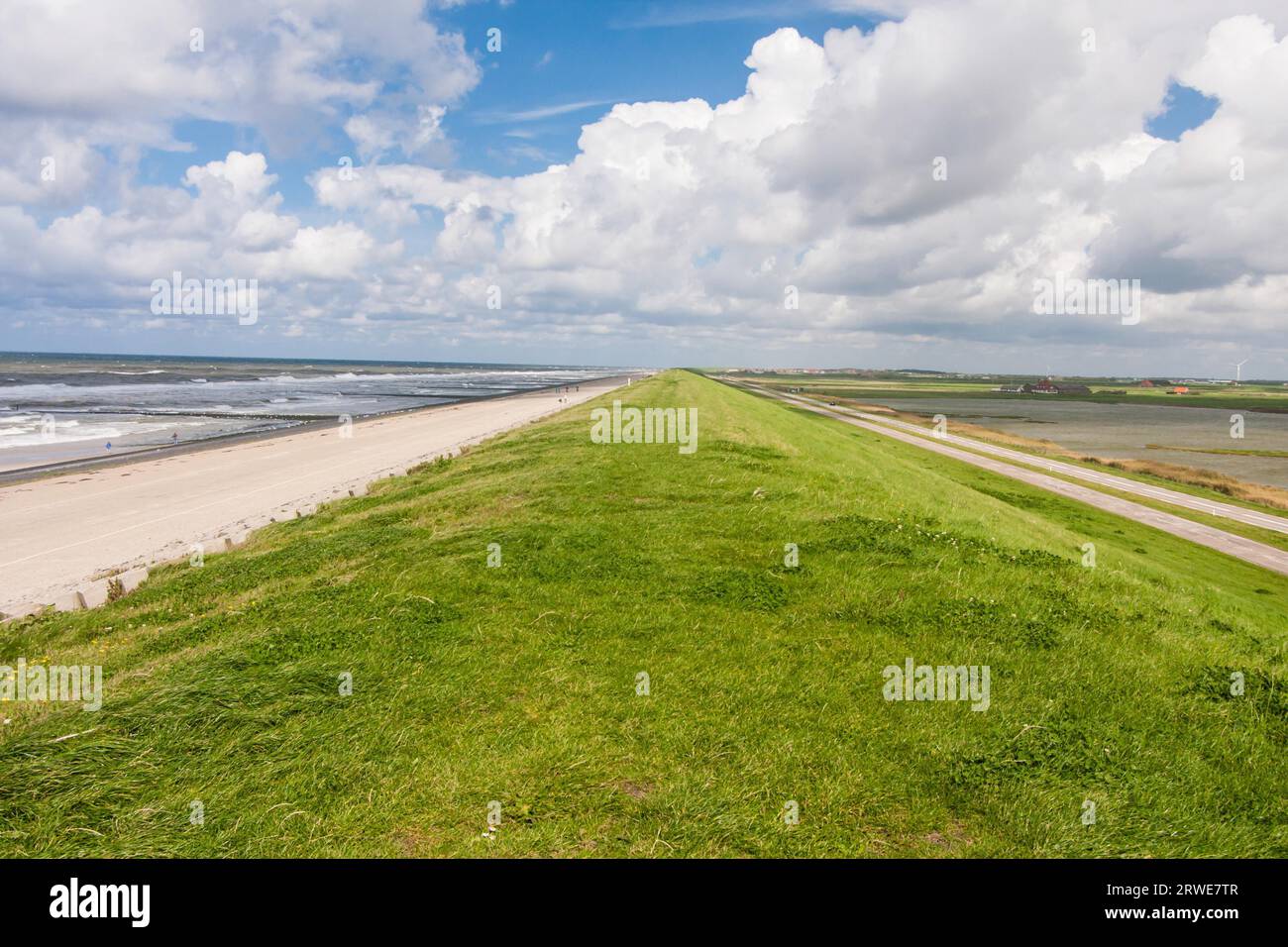 Deich an der Nordsee in Holland, Levee at the North Sea in the ...