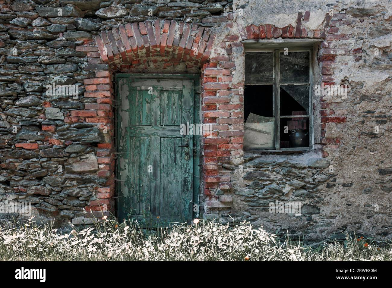Stone decay hi-res stock photography and images - Alamy