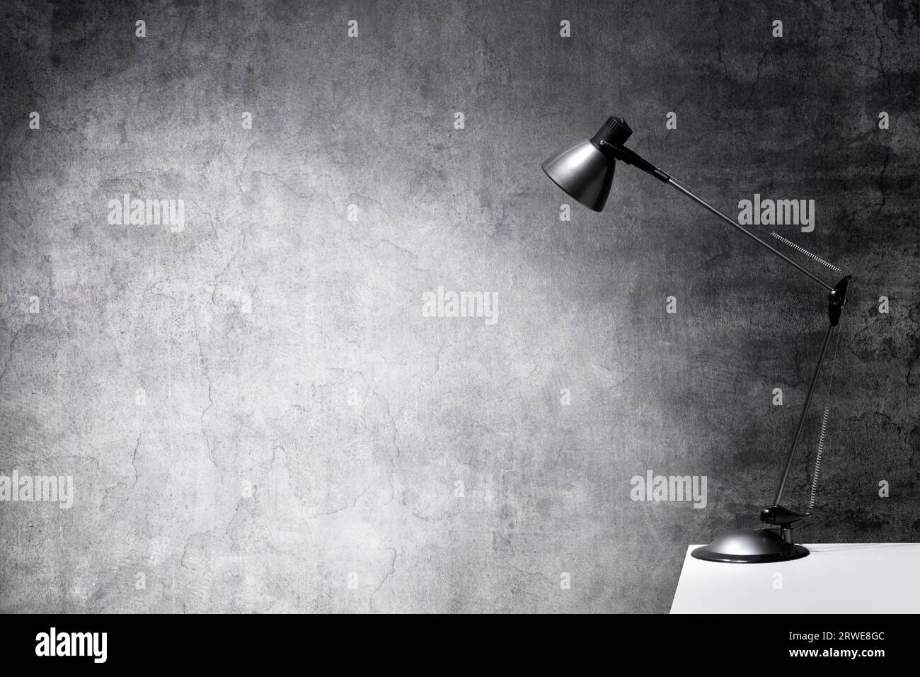 Desk edge hi-res stock photography and images - Alamy