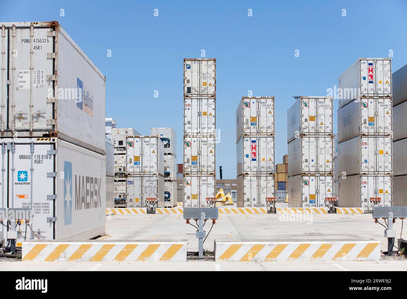 Containers in the port of Cape Town Stock Photo - Alamy