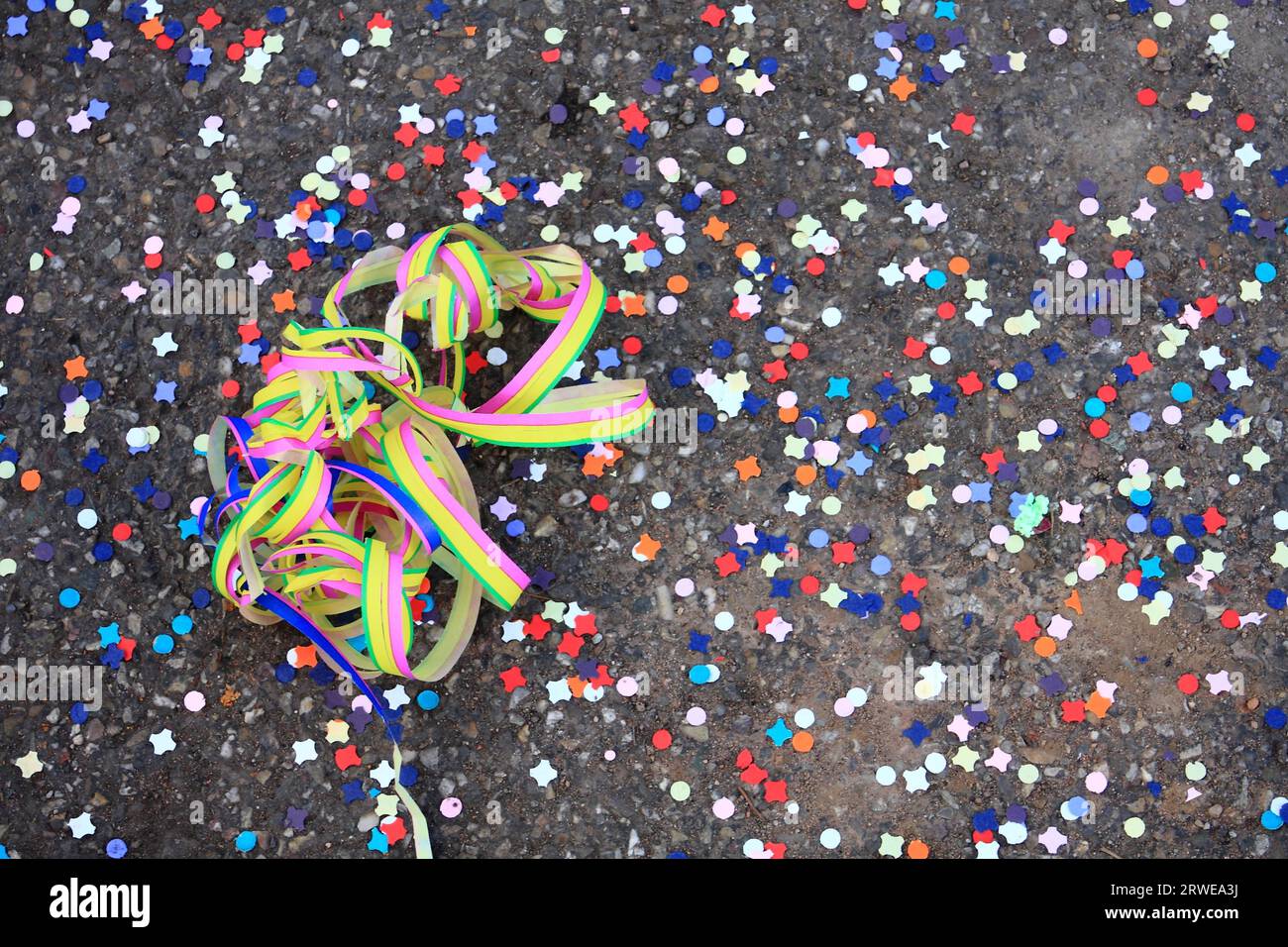 Confetti on road after carnival hi-res stock photography and images - Alamy