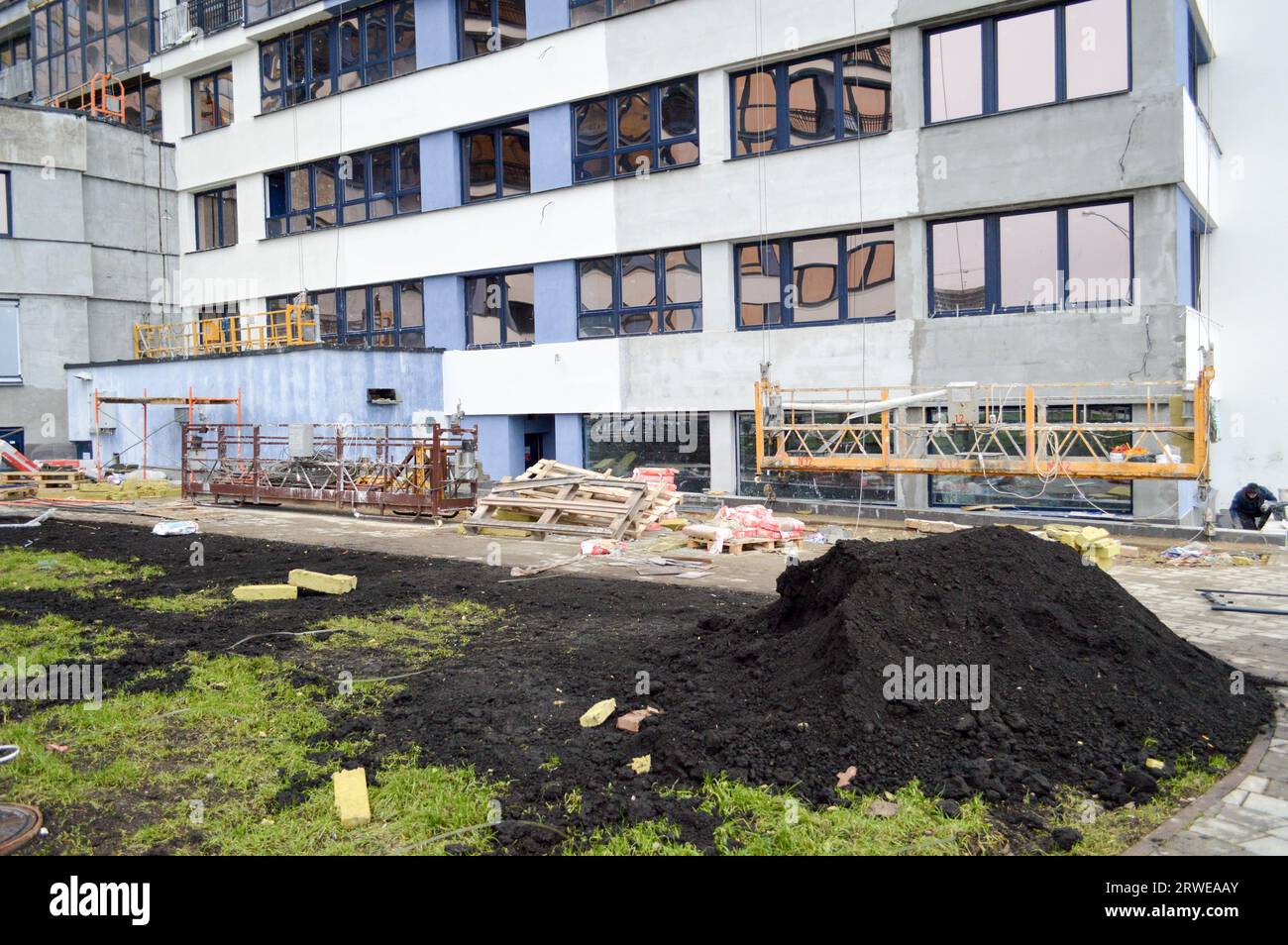 Construction of a large multi-storey comfortable concrete cement modern ...
