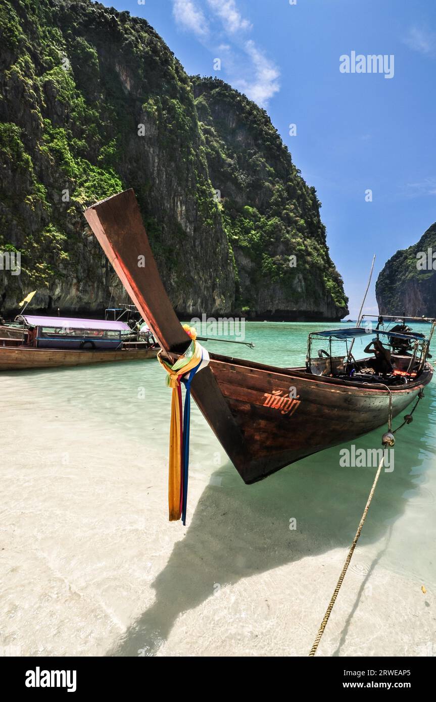 Longtail boat View of Maya Bay, Phi Phi island, Thailand Perfect ...