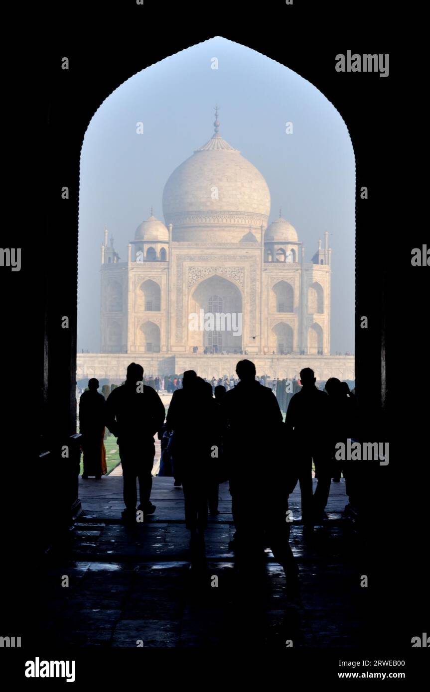Taj mahal under arch hi-res stock photography and images - Alamy