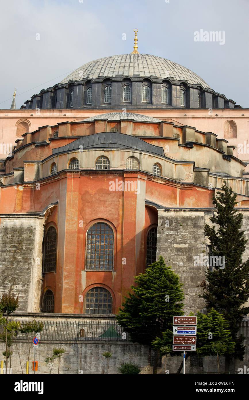 Byzantine architecture of the Hagia Sophia (The Church of the Holy ...