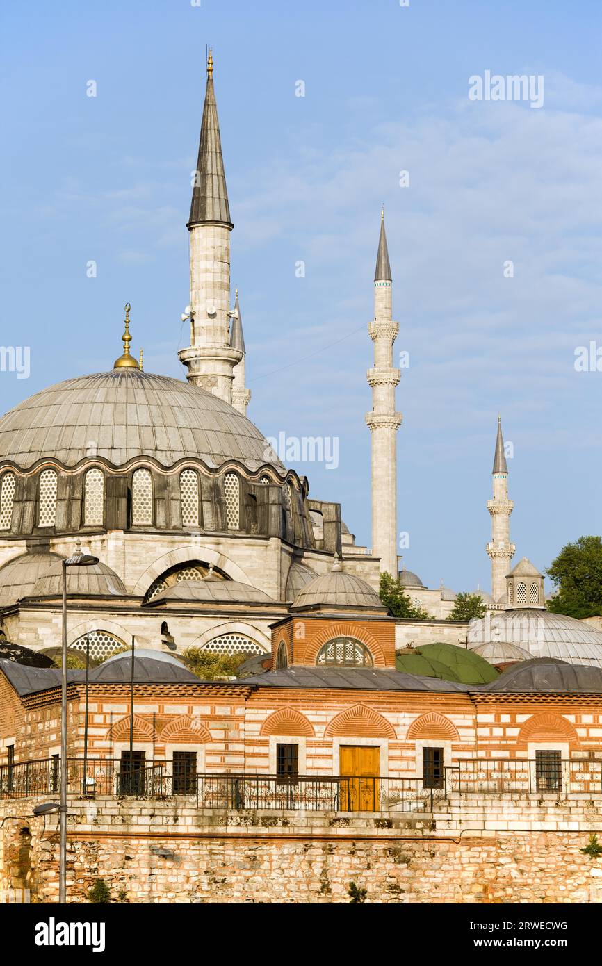 Historic architecture of the New Mosque and Egyptian Market in Istanbul ...