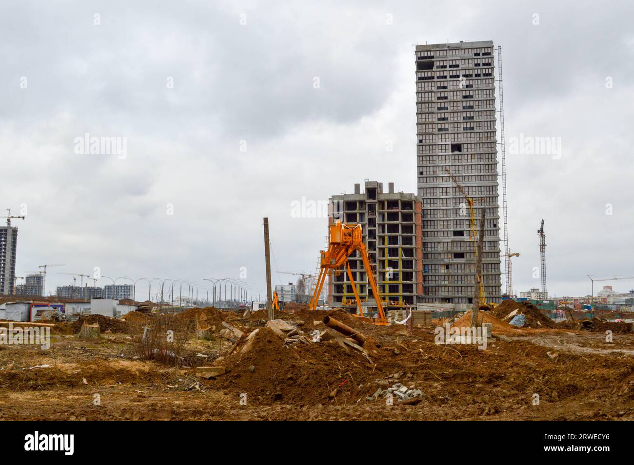 High heavy yellow metal iron load-bearing construction stationary ...