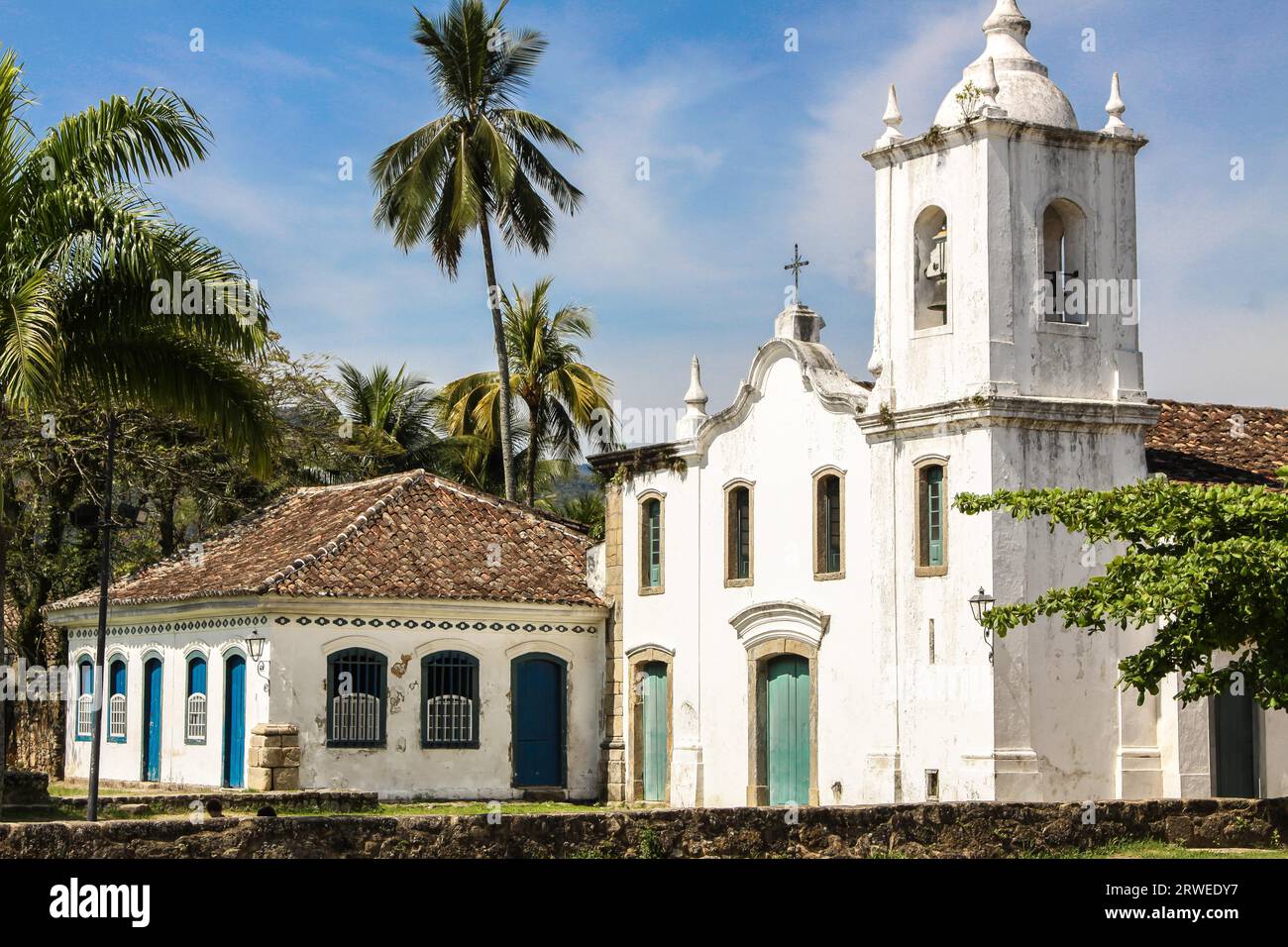 View of colonial church Igreja Nossa Senhora das Dores, Paraty, Brazil ...