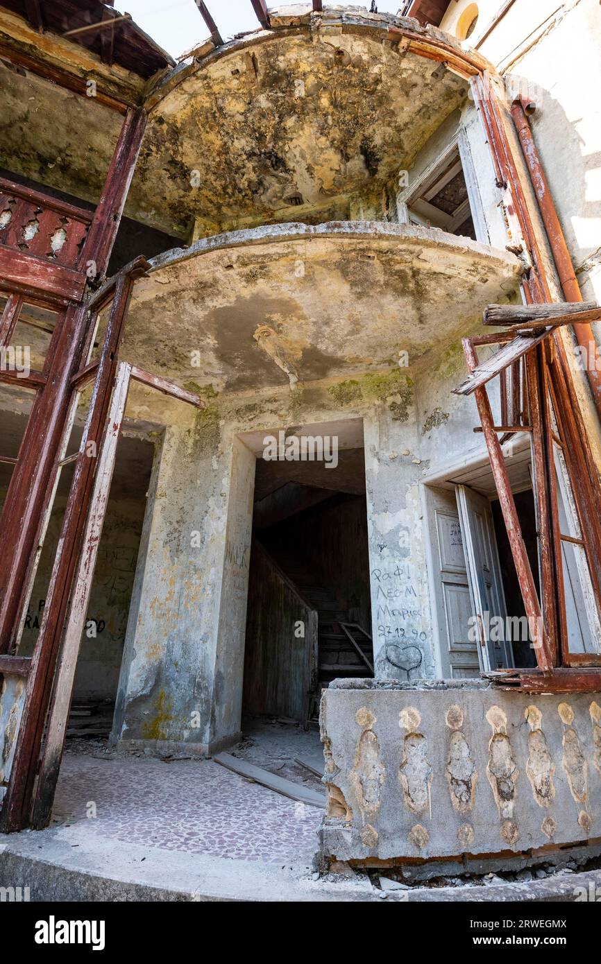 Lost Place, interior with windows, Villa de Vecci, Villa Mussolini ...