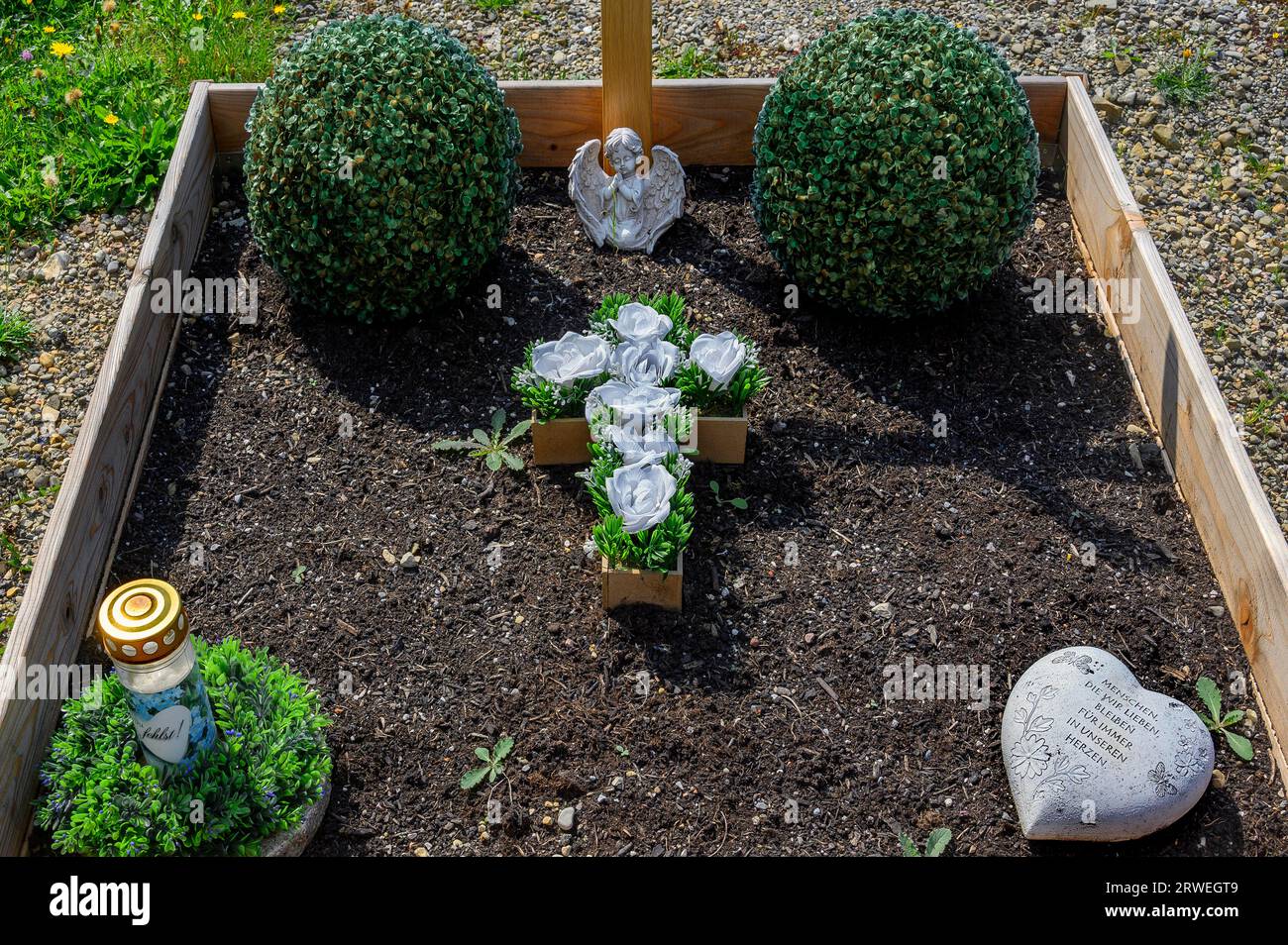 Simple grave with praying angel, hearts and grave light, Sibratshofen ...