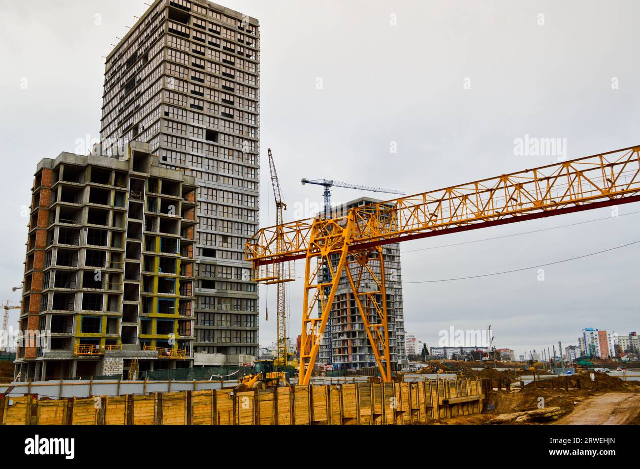 High heavy yellow metal iron load-bearing construction stationary ...