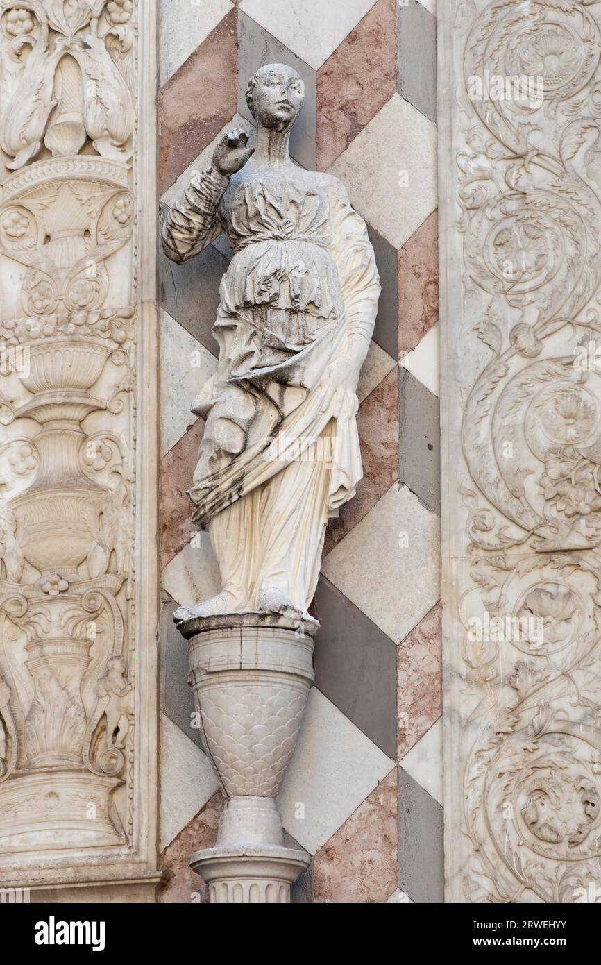 The Cappella Colleoni created for Bartolomeo Colleoni by the master ...