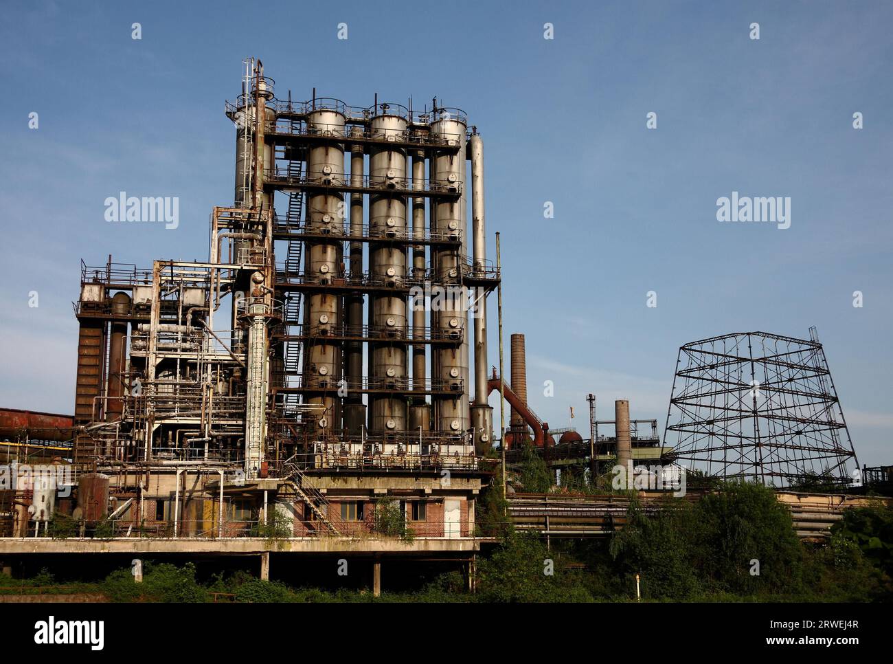 Refinery cooling tower hi-res stock photography and images - Alamy