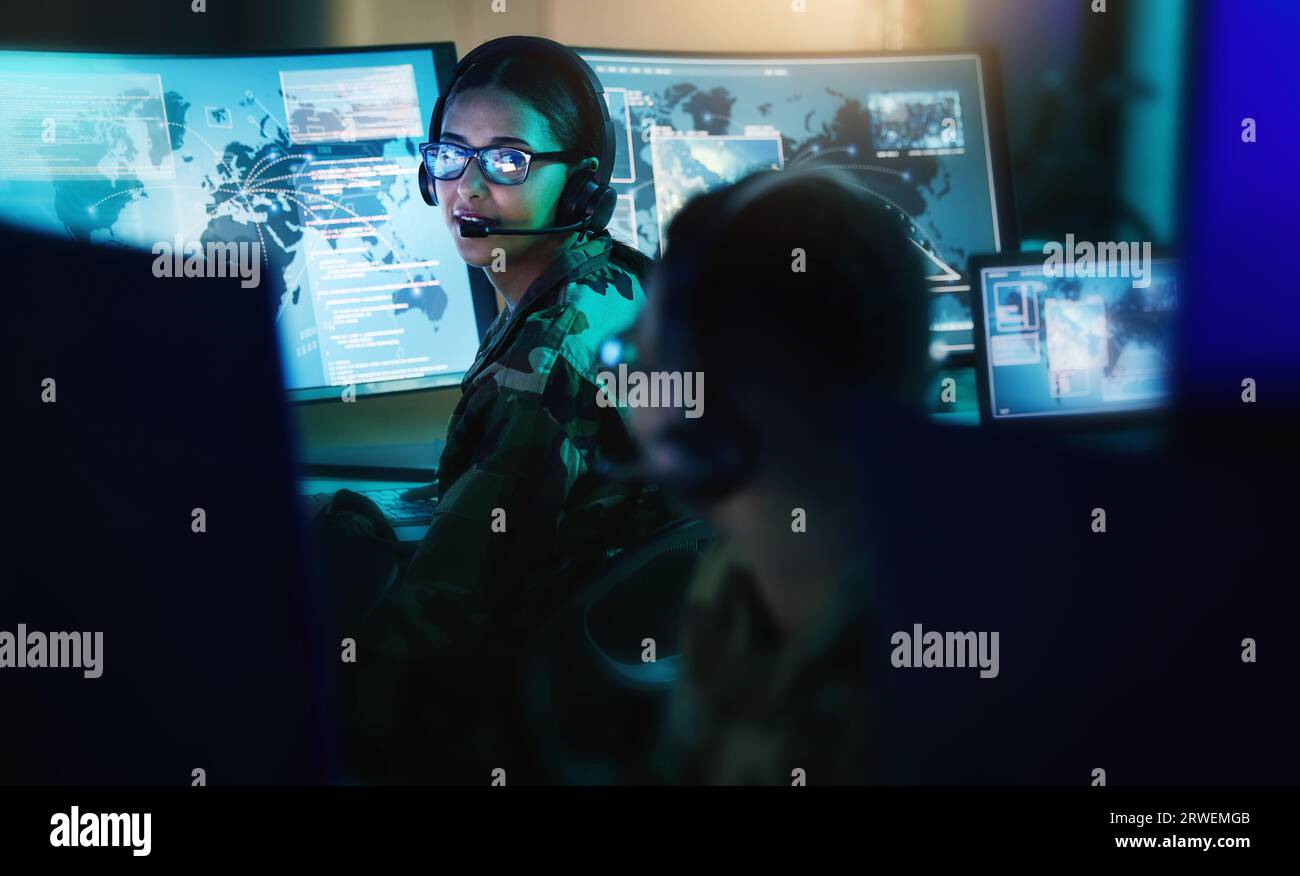 Control room screen world map hi-res stock photography and images - Alamy