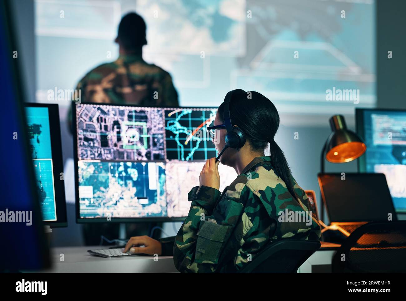 Control room screen world map hi-res stock photography and images - Alamy