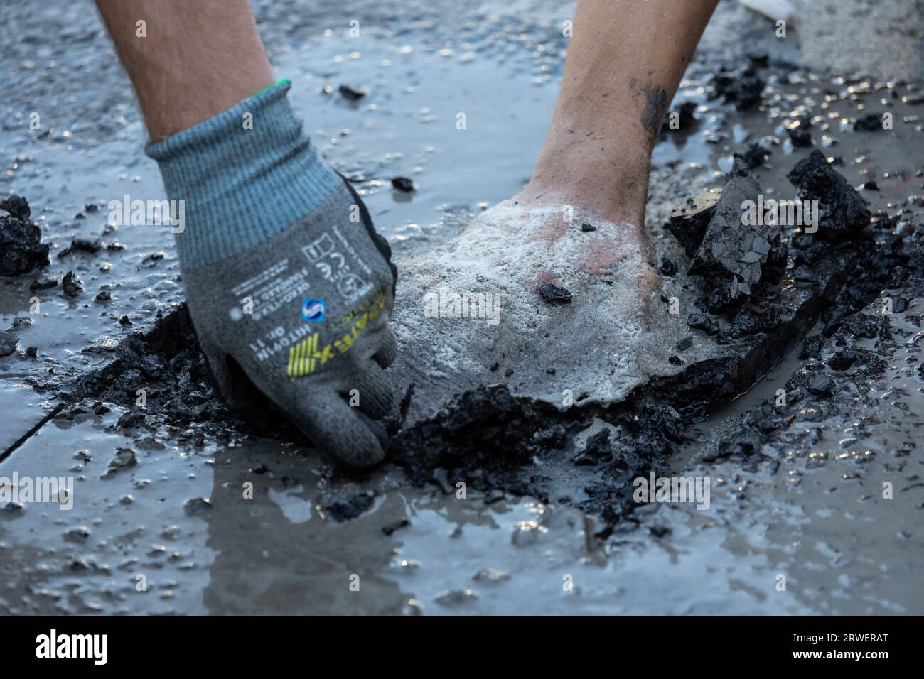 Berlin, Germany. 19th Sep, 2023. A police officer removes asphalt to ...