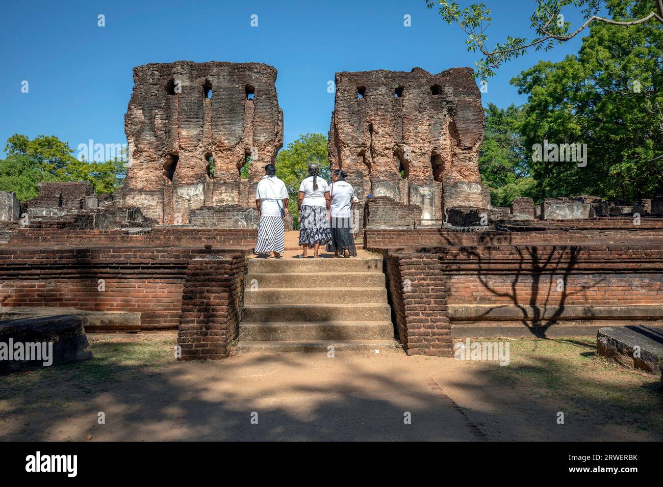 Tourists admire the Royal Palace of King Parakramabahu (Vejayanta ...