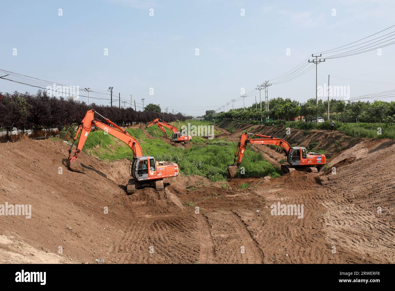 China river cleaning hi-res stock photography and images - Alamy