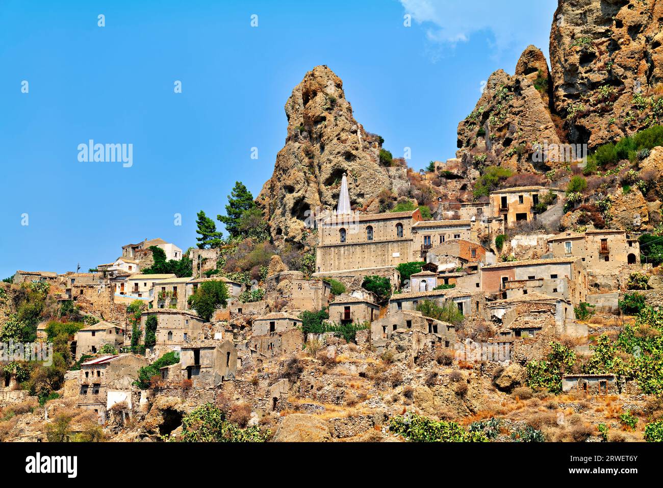 Pentedattilo Calabria Italy. Abandoned ghost town Stock Photo - Alamy