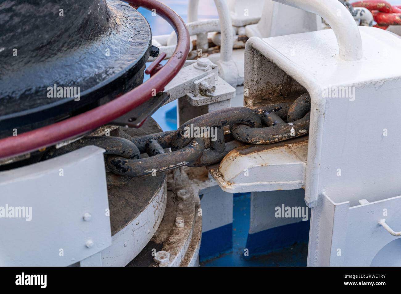 mechanism for lowering the anchor chain. Electric deck mechanism for ...