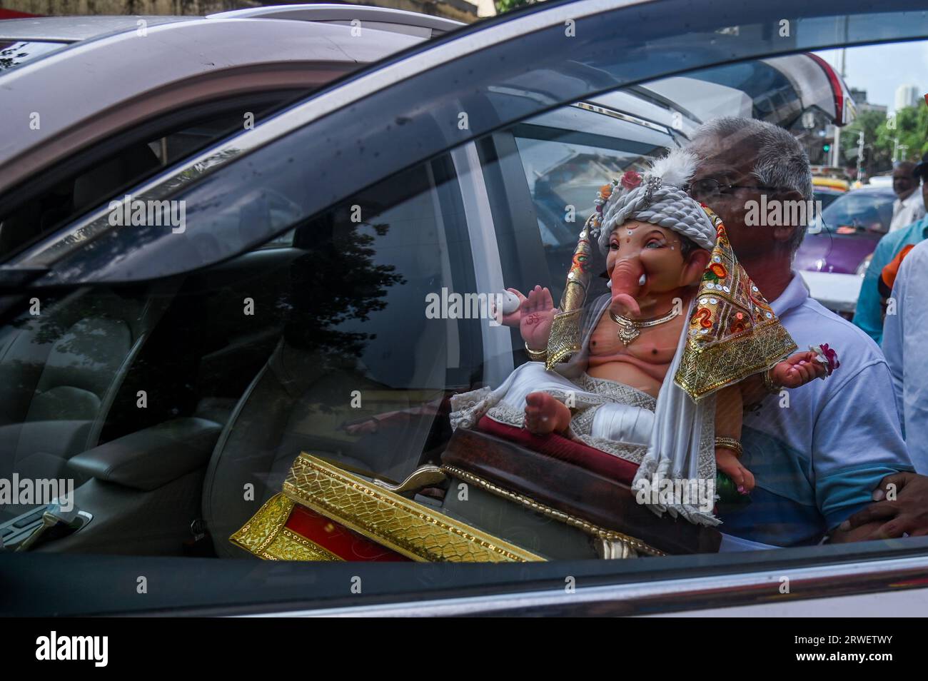 Hindu god car hi-res stock photography and images - Alamy