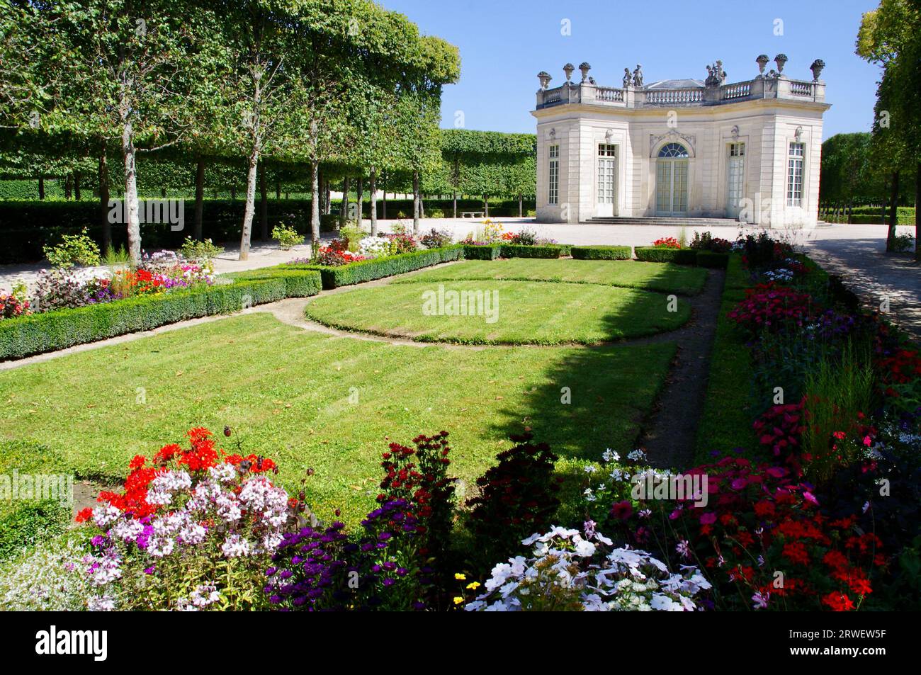 Stunning Gardens by The Pavillon Francais at The Palace of Versailles ...